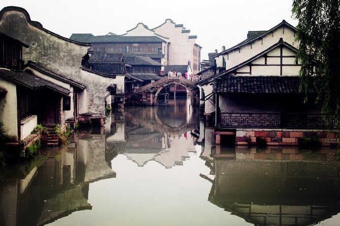 Wuzhen Water Town Delight Tour With Riverside Lunch Experience - Detailed Breakdown of the Itinerary