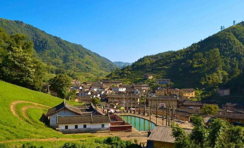Xiamen's Hidden Gem: Private Day Tour to Tianluokeng Tulou - Key Points