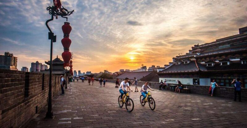 Xi'an City Wall Private Guided Tour with Cycling Option - Key Points