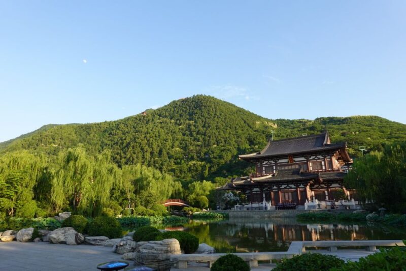 Xi'an: Guided Day Tour to Huaqing Palace & Terracotta Army - Value and Practical Considerations