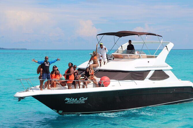 Yacht 48ft Rental in Cancun for up to 15 people - Setting the Scene: What to Expect