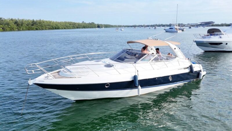 Yacht in Miami for Up to 12 People - A Detailed Look at the Miami Yacht Experience