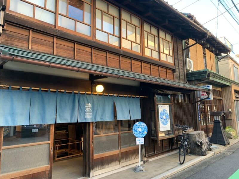 Yanaka & Nezu: Explore Retro Japan Through Food and Culture - Visiting the Iconic Nezu Shrine