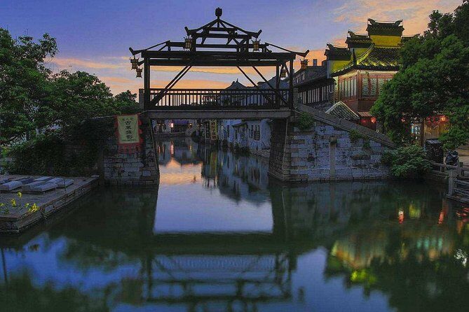 Yangcheng Lake Hairy Crab Gourmet Tour with Zhouzhuang or Tongli Visit from Shanghai - Final Thoughts