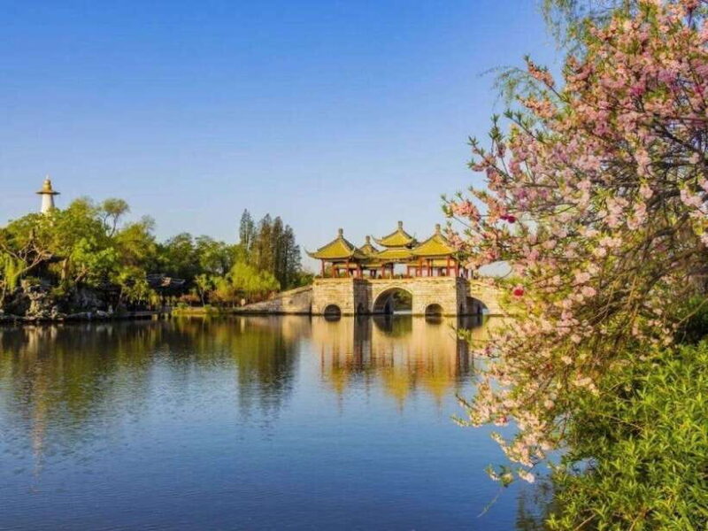 Yangzhou: Shouxihu, Geyuan, and Dongguan Street Tour - Exploring Shouxihu: A Lakeside Sanctuary