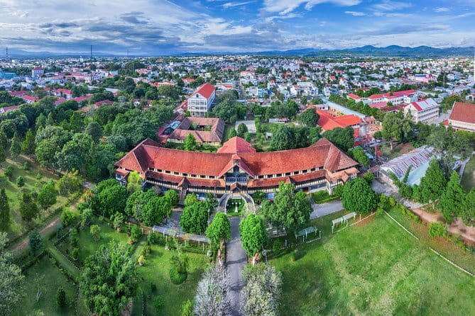 Yoga & Meditation by the lake in Phong Nha countryside - Authenticity and Quality of Instruction