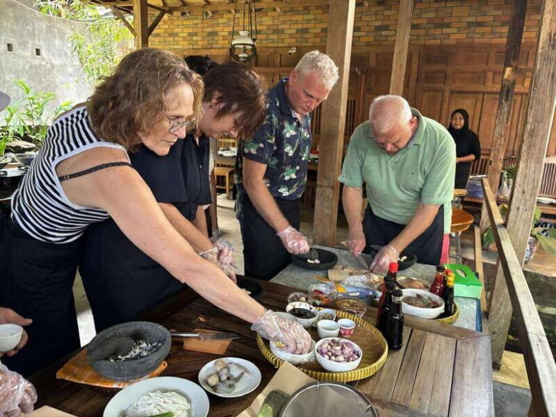 Yogyakarta : 3 Hours VIP Cooking Class Include Market Tour - Key Points