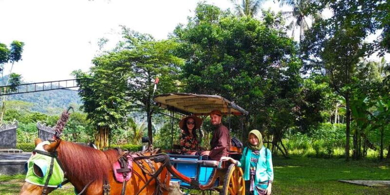Yogyakarta: 6-Day Mount Bromo and Ijen Crater Tour - Transportation and Group Size
