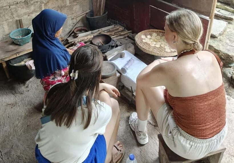 Yogyakarta: Authentic Cycling Tour, Lunch & Waterfall Escape - Key Points