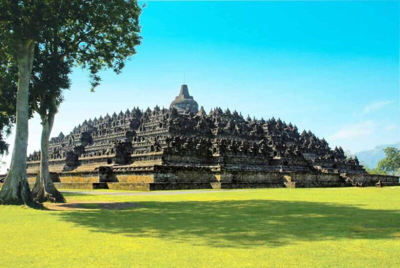 Yogyakarta: Borobudur 5-hour Tour with Climb-up & Transfers - Key Points