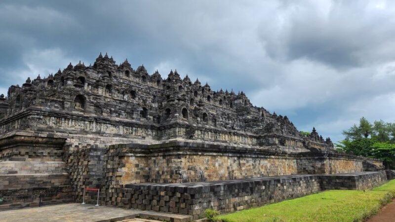 Yogyakarta: Borobudur and Prambanan Temples Guided Tour - FAQ