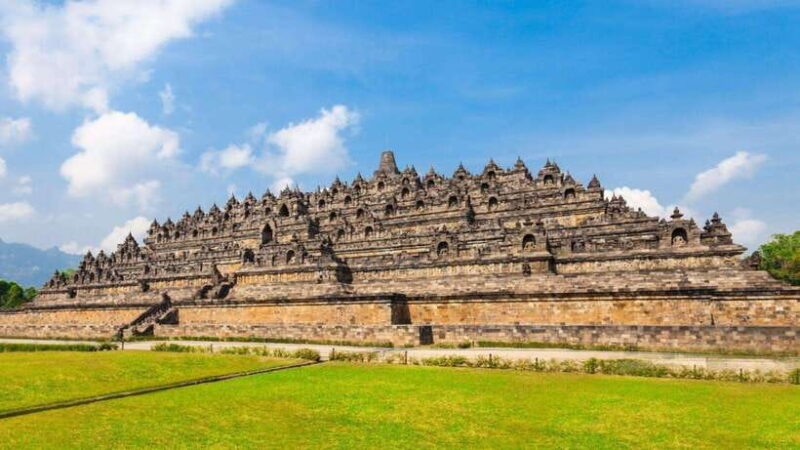 YOGYAKARTA; BOROBUDUR CLIMB UP AND PRAMBANAN TEMPLE TOUR. - Key Points