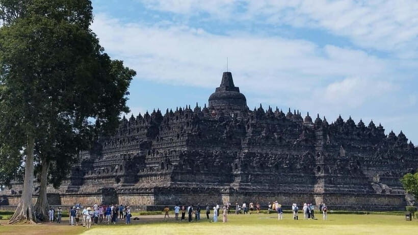 Yogyakarta: Borobudur Climb up, Merapi Volcano and Prambanan - FAQ