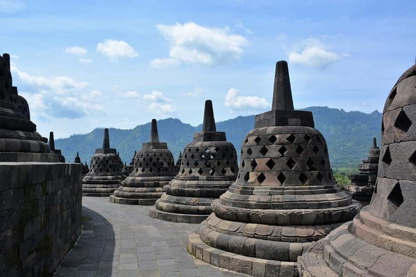 Yogyakarta: Borobudur climb up, Merapi Volcano & Prambanan - Key Points