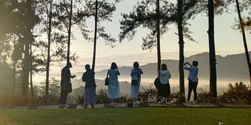 Yogyakarta: Borobudur climb up, Prambanan Mount Bromo & Ijen - Key Points
