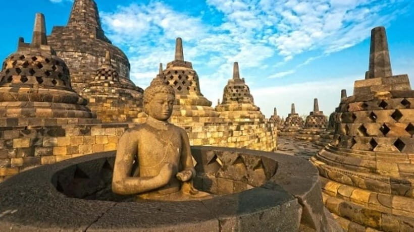 Yogyakarta ;Borobudur Climb Up & Selogriyo Tempel Tracking - Key Points