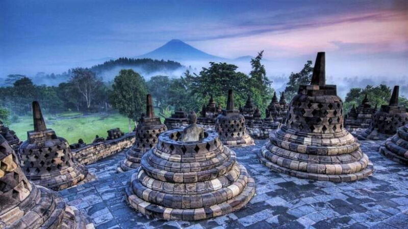 Yogyakarta: Borobudur Half-Day Tour with Climb up Access - Authentic Insights from Travelers
