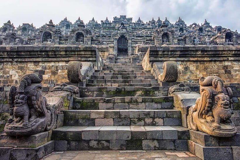 Yogyakarta: Borobudur & Prambanan (Guaranteed climb) - Key Points
