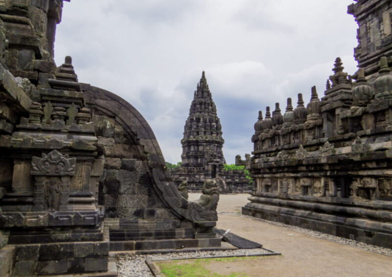 Yogyakarta: Borobudur & Prambanan Temple Cheapest Tour - Transitioning to Prambanan