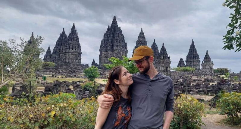 Yogyakarta : Borobudur structure climb and Prambanan temple - Key Points