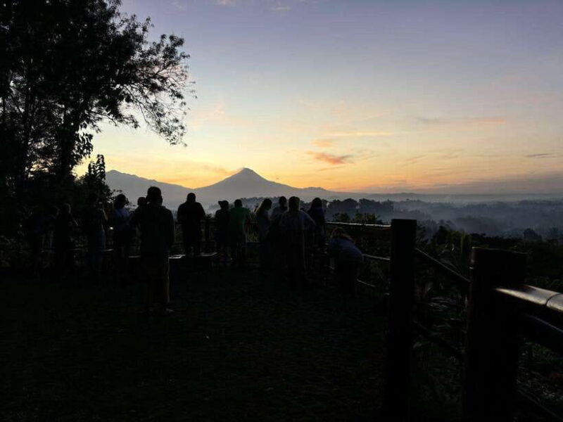 Yogyakarta: Borobudur Sunrise Climbup guarantee & prambanan - What Makes This Tour Stand Out?