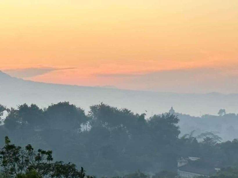 Yogyakarta: Borobudur Sunrise from setumbu hill ( climbup ) - Key Points