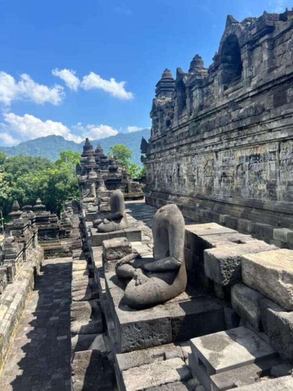 Yogyakarta: Borobudur Sunrise(Climb UP) and prambanan Tour - Exploring the Temples: A Closer Look
