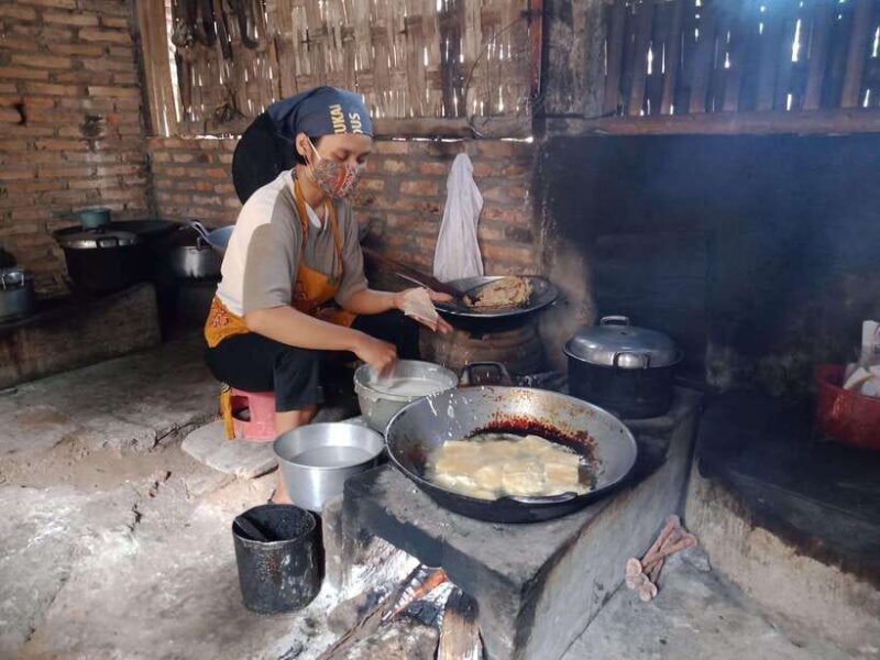 Yogyakarta: Borobudur Temple and Candirejo Cycling Tour - The Experience Provider: Naila Tour