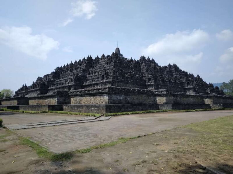 Yogyakarta: Borobudur Temple and Selogriyo Rice Terrace Tour - Key Points