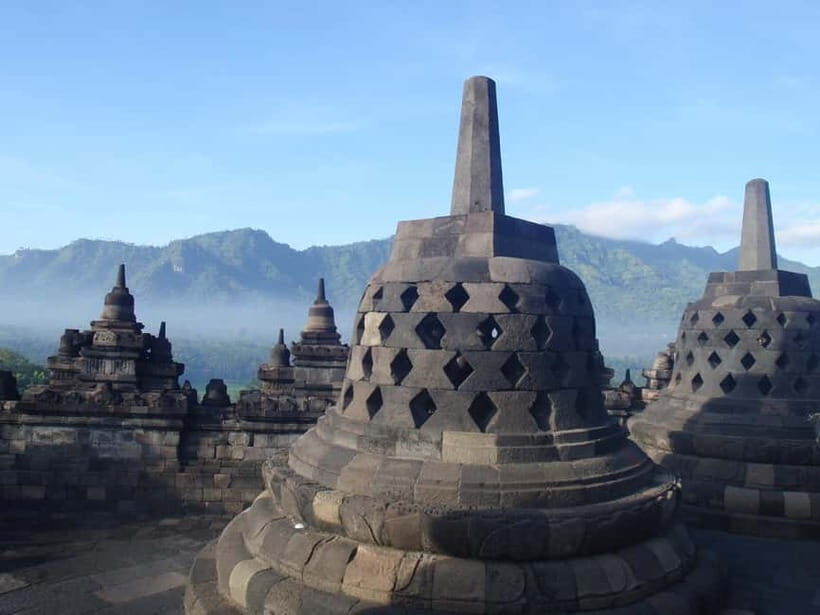 Yogyakarta : Borobudur temple + cycling - Key Points