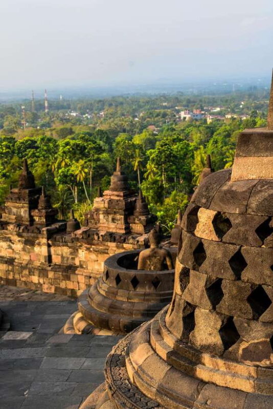 Yogyakarta : Borobudur temple + Prambanan temple tour - Transition to Prambanan: A Cultural Shift