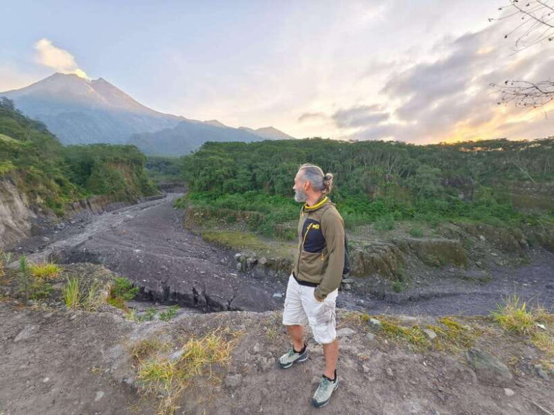 Yogyakarta : Borobudur(climb up temple) & sunrise mt merapi - How the Day Unfolds
