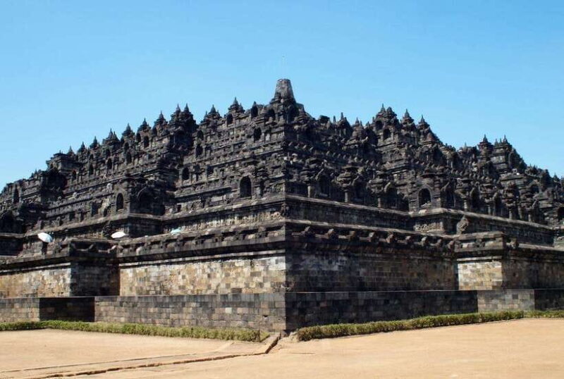 Yogyakarta: Breakfast at Borobudur & Prambanan Private Tour - Key Points