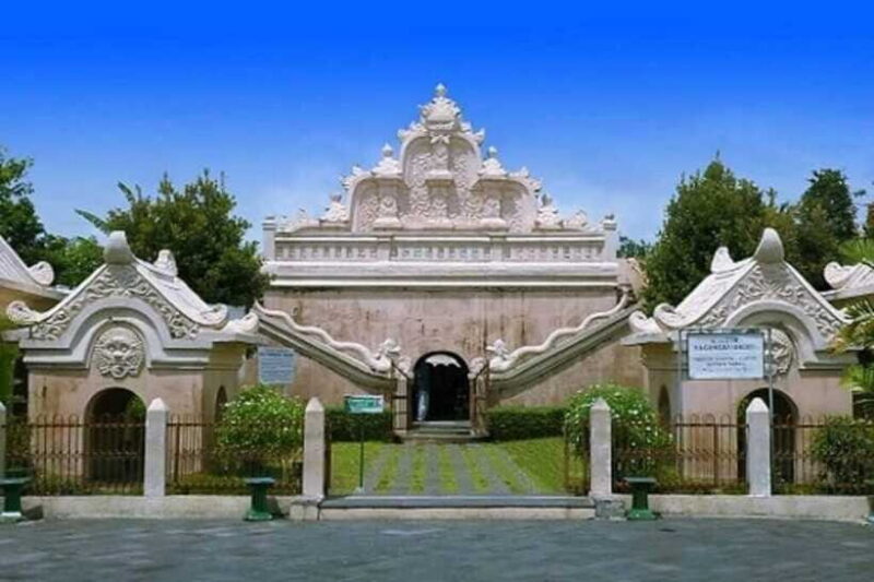 YOGYAKARTA CITY TOUR,SULTAN PALACE,WATER CASTLE AND CRAFTS. - Analyzing the Value