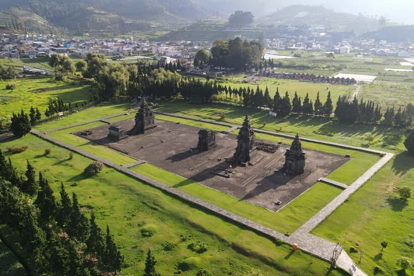 Yogyakarta: Dieng Plateau Sunrise & Tea Plantation Day Trip - Witnessing Geothermal Power at Sikidang Crater