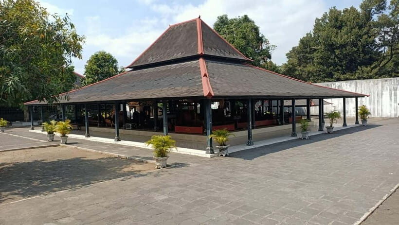 YOGYAKARTA : EXPLORE THE CULTURAL AND NATURE - Key Points