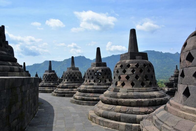 Yogyakarta: Guided Tour to Borobudur Climb Full Access - Introduction