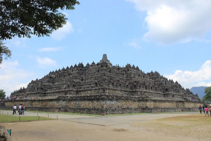 Yogyakarta: Guided Tour to Borobudur Climb Full Access - An Overview of What to Expect