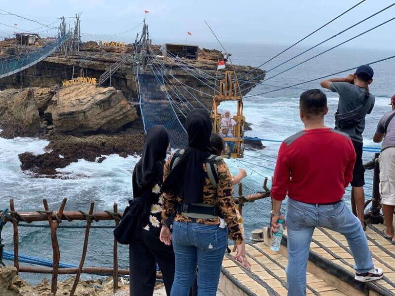 Yogyakarta : Hightlights Jomblang Cave and Timang Beach Tour - Authentic Experiences and Traveler Perspectives