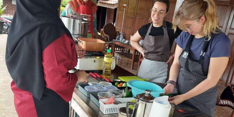 Yogyakarta: Javanese Cooking Class & Market Tour - Logistics and Practicalities