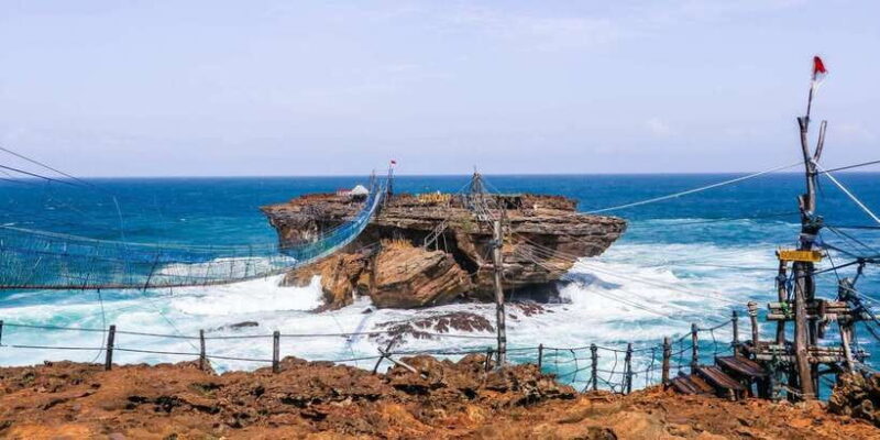 Yogyakarta: Jomblang Cave & Timang Beach - Timang Beach: Cliff-Top Drama and Ocean Views