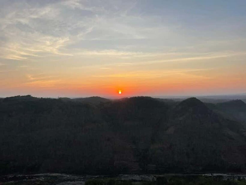 Yogyakarta: Kediwung Sunrise and Jomblang Cave Tour - Sunrise at Bukit Panguk Kediwung: A Visual Feast