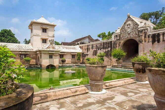 Yogyakarta Keraton & Tamansari water castle English/France guide - Key Points