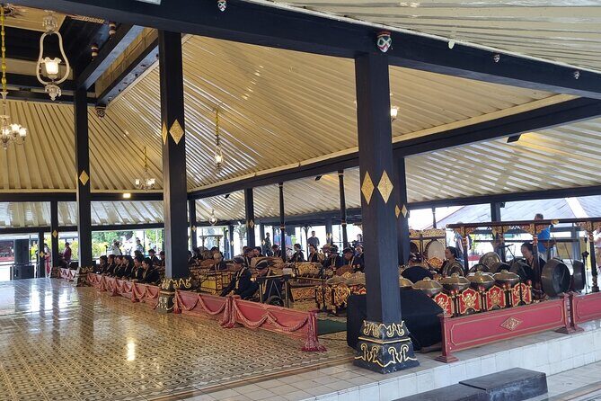 Yogyakarta Keraton & Tamansari water castle English/France guide - The Experience You Can Expect