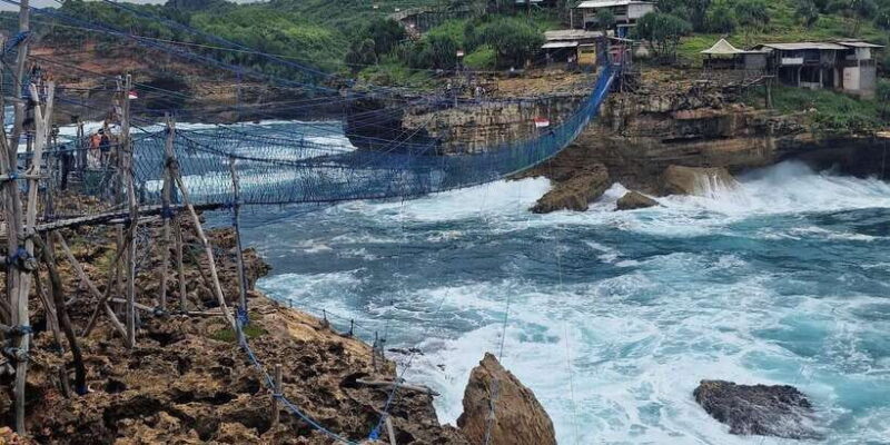 Yogyakarta: Mount Merapi, Jomblang Cave & Timang Beach Tour - What Makes This Tour Stand Out?