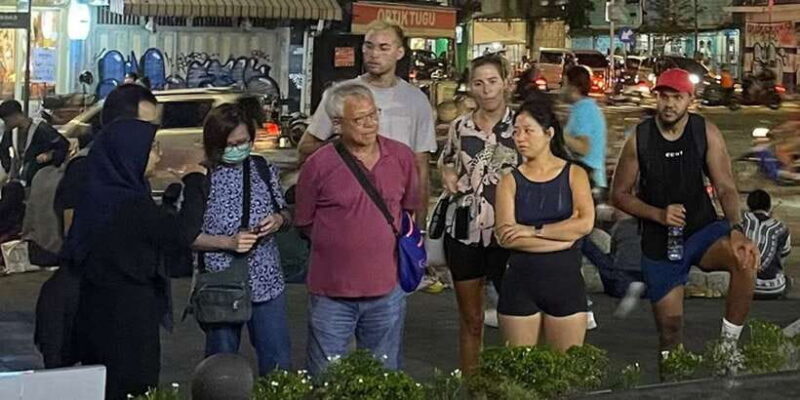 Yogyakarta: Nighttime Walk and Food Tour - Key Points