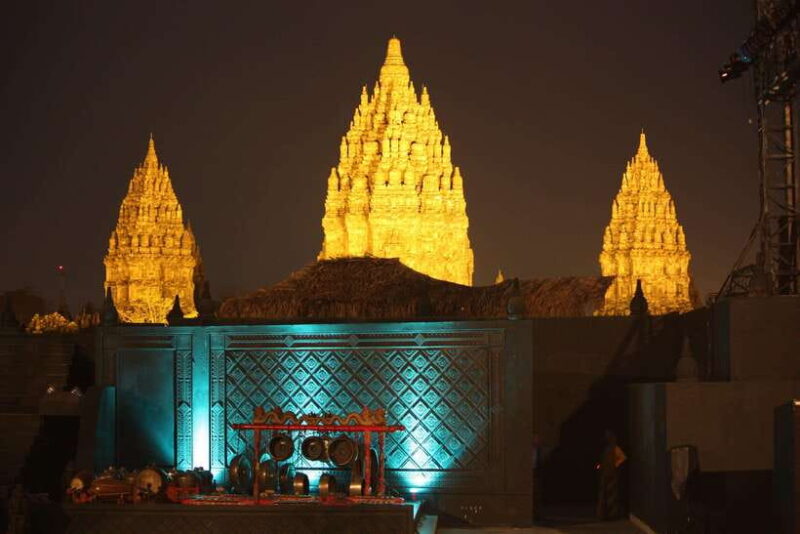 Yogyakarta: Prambanan, borobudur climb up temple & Ramayana - Key Points