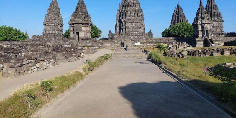 Yogyakarta: Prambanan Temple Morning Tour and Palace Tour - A thorough look at the Yogyakarta: Prambanan Temple Morning Tour and Palace Tour