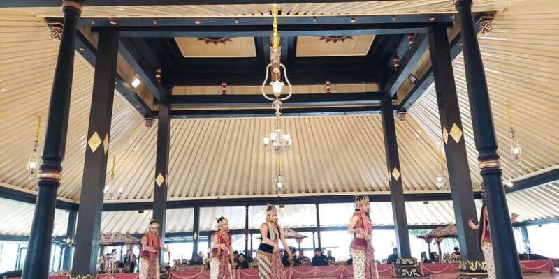 Yogyakarta: Prambanan Temple Morning Tour and Palace Tour - Yogyakarta Sultan Palace: The Heart of the City