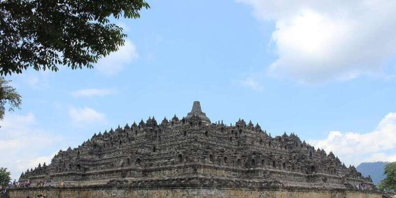 Yogyakarta: Prambanan Tour and Borobudur Climb to the Top - Itinerary Breakdown